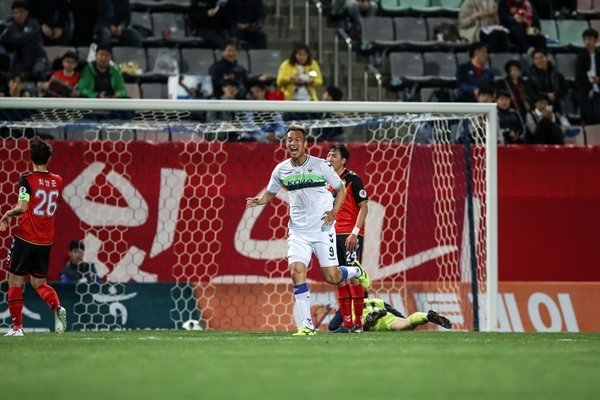 '경남전 멀티골' 김신욱, K리그1 6R MVP : 네이트 스포츠