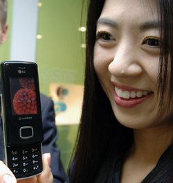 LG전자 초콜릿폰, 3G시장서도 돌풍 : 네이트 뉴스