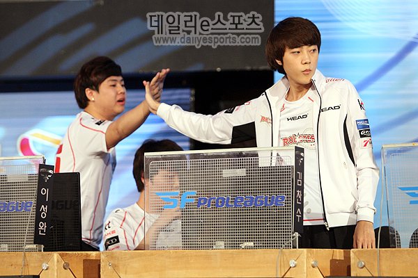 [생각대로t] Kt 너브가스 강세 앞세워 1세트 선취 네이트 스포츠