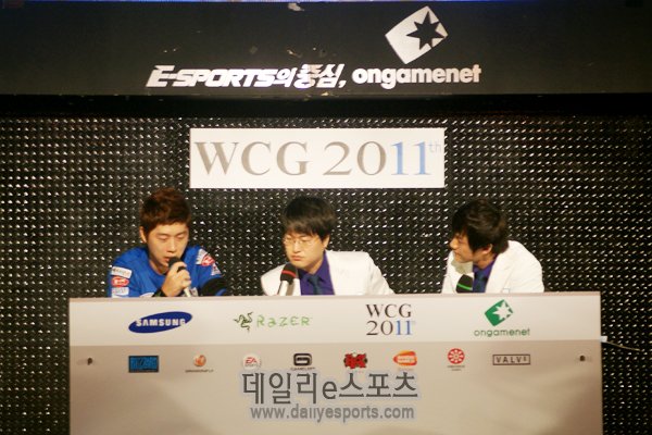 '황제' 임요환, WCG 스타2 해설자로 첫 선 : 네이트 스포츠