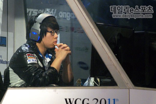 [WCG 스타2] '프통령' 장민철, 신정민의 극초반 러시 막고 역전승! : 네이트 스포츠