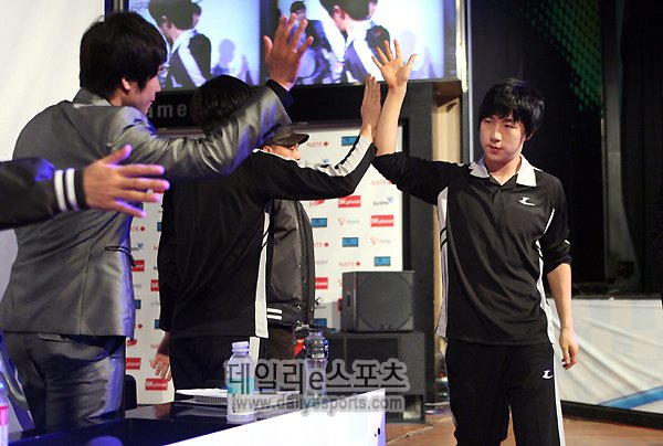 [1R 결산] 이제동 공식 400승-이영호 최연소 200승 등 기록 풍성 : 네이트 스포츠