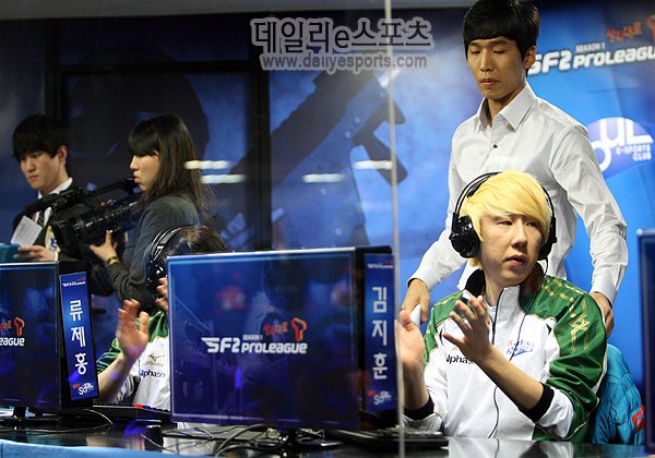 [생각대로T] STX, 김지훈 살아나며 SK텔레콤에 1세트 선취 : 네이트 스포츠