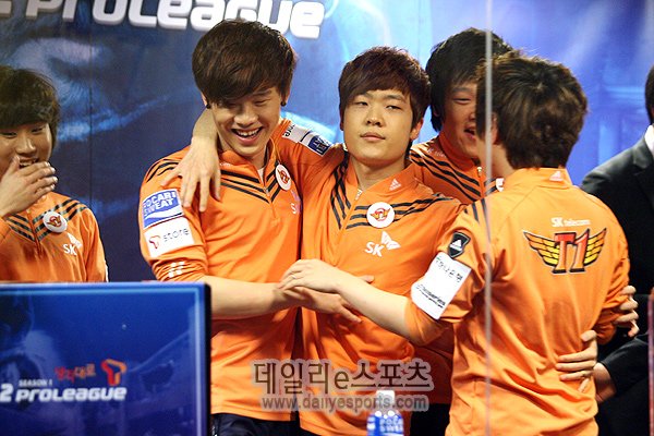 [생각대로T] SK텔레콤, 연장 접전 끝에 STX에 신승! 1-1 : 네이트 스포츠