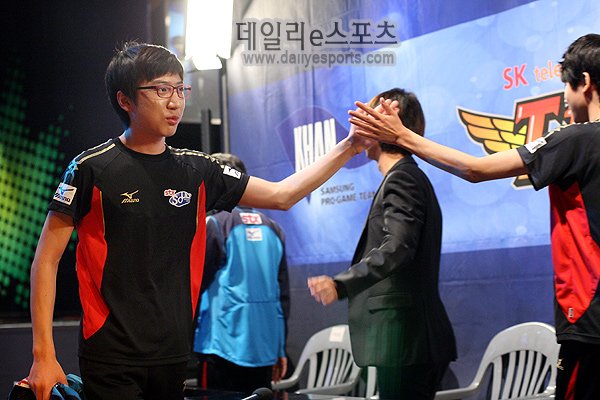 [SK플래닛] STX 이신형, 이영호에 스타1 첫 패배 안겨! : 네이트 스포츠