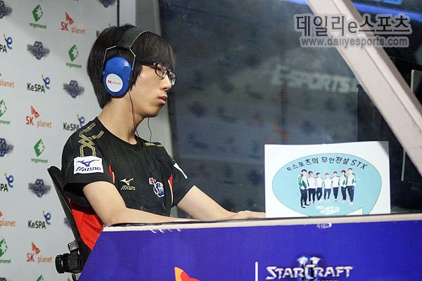 [SK플래닛] STX 백동준, CJ의 스타2 핵심 전력 김준호 제압 : 네이트 스포츠