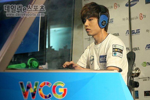 [WCG 2012] MVP 황규석, 조성호에 2대0 완승! 전태양과 8강 : 네이트 스포츠