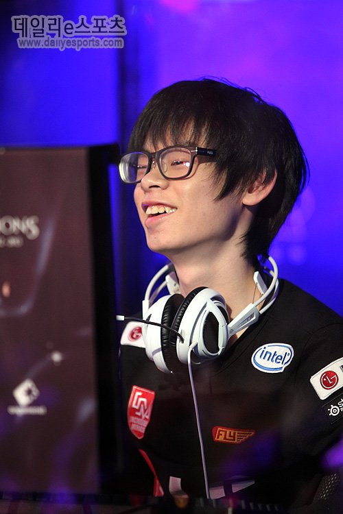 [포토] MVP 받은 LG-IM 최현일! : 네이트 스포츠