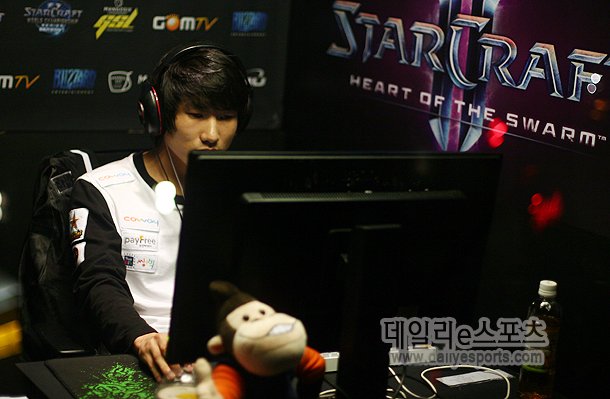 [WCS 코리아] 웅진 김유진, 가장 먼저 8강 진출! : 네이트 스포츠