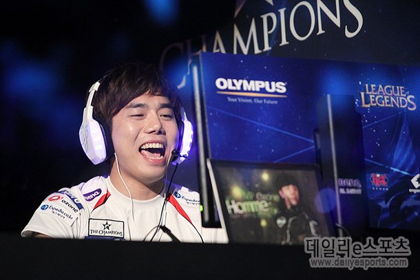[포토] 롤챔스 2연승에 포효하는 MVP 윤성영 : 네이트 스포츠