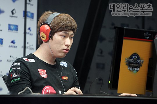 [WCS 코리아] LG-IM 강현우, 압도적 화력으로 정명훈 격파 : 네이트 스포츠