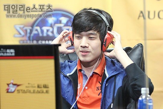 [포토] SK텔레콤 정윤종, 재재경기 끝 WCS 8강행! : 네이트 스포츠