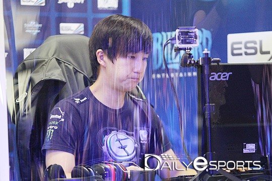 [WCS S2 파이널] EG 이제동, '나니와' 제압하고 4강행 : 네이트 스포츠