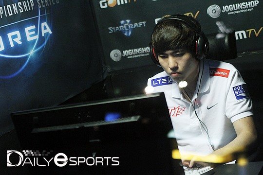 [WCS 코리아] SK텔레콤 어윤수, 수혈 바퀴로 김민철 제압! 2-0 : 네이트 스포츠