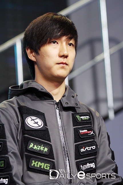 [WCS 아메리카] EG 이제동, 천신만고 끝에 4강 : 네이트 스포츠