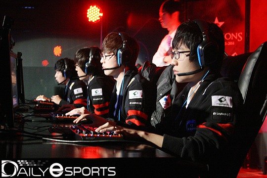 [롤챔스 윈터] NB 완파한 CJ 블레이즈 "SKT S, 한 판 붙자" : 네이트 스포츠