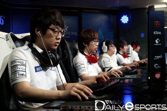 [롤챔스 스프링] 삼성 오존 '전설의 임프' 앞세워 SKT K 격파! 4강 : 네이트 스포츠
