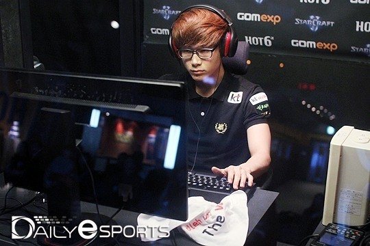 [WCS] KT 주성욱, 김민철에 탈락 지옥 선사! 8강 진출! : 네이트 스포츠