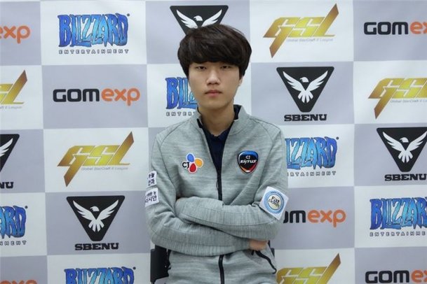 [GSL] CJ 최성일, 백전노장 장민철 꺾고 코드S 복귀 : 네이트 스포츠