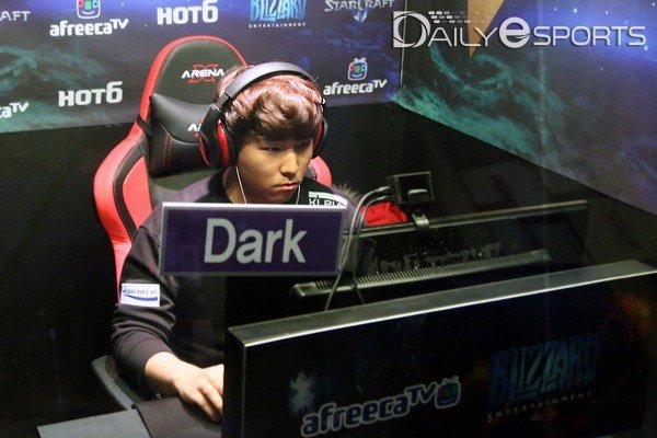 [GSL] '최강저그' SK텔레콤 박령우, 무실세트로 16강! : 네이트 스포츠