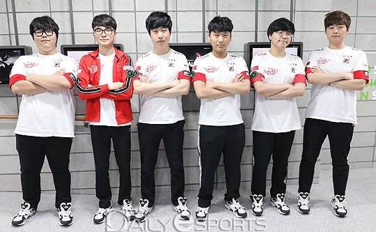 [롤챔스 서머] 미쳐 날뛴 탈리야! SKT, ESC와의 천적 관계 탈피 : 네이트 스포츠