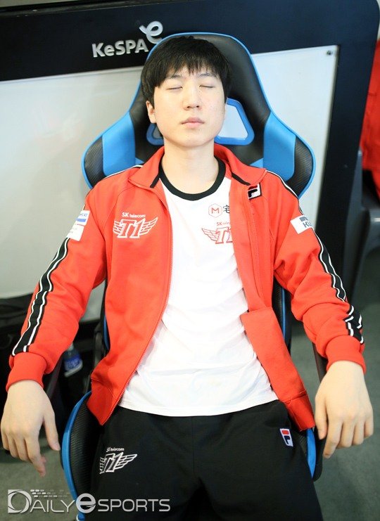 [포토] SKT 에이스 테란 이신형 '내 차례 올까' : 네이트 스포츠