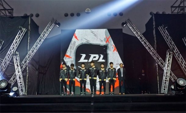 [리프트 라이벌스] RNG, 28분 만에 마치 꺾고 승부는 에결로! FW-WE 대결 : 네이트 스포츠