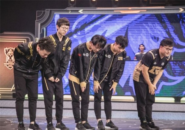 [롤드컵] RNG, SKT의 변칙 작전 무너뜨리고 기선 제압 : 네이트 스포츠