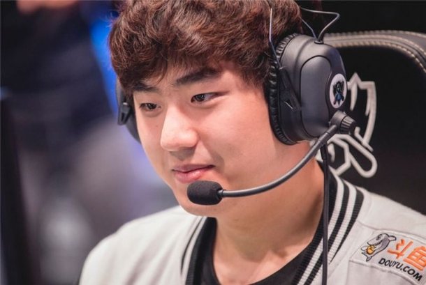 [롤드컵] 이번엔 '뱅'이 해냈다! SKT, 배준식의 코그모로 'Uzi' 누르며 최종전 : 네이트 스포츠