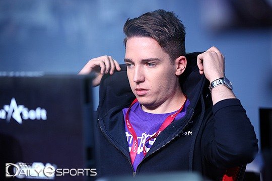 [WEGL 슈퍼 파이트] 'Orange' 존 웨스트버그, 한국의 대장군 '크라니쉬' 잡고 4강! : 네이트 스포츠