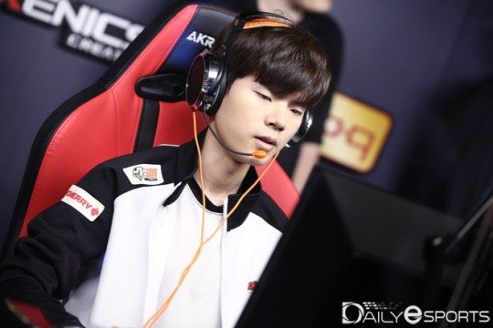 [롤챔스] kt '데프트' 김혁규, 하루 200P 추가…MVP 순위 : 네이트 스포츠