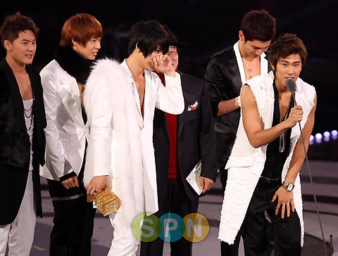 동방신기, MKMF 올해의 앨범상..."잘할 수 있을까 걱정 많았다" : 네이트 뉴스