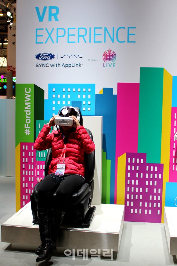 [MWC 2016] 포드자동차 부스 내 VR 시연 : 네이트 뉴스