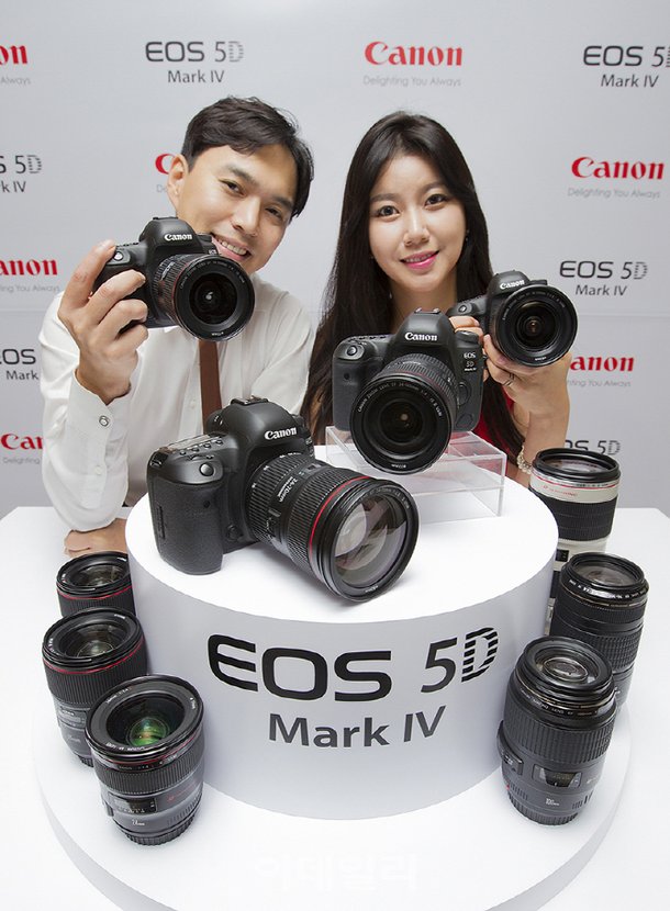 [포토] 캐논, 5D 시리즈 신작 'EOS 5D Mark IV' 및 프리미엄 L 렌즈 2종' : 네이트 뉴스