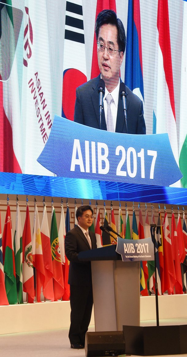 [2017 AIIB][포토]개회사하는 김동연 부총리 : 네이트 뉴스
