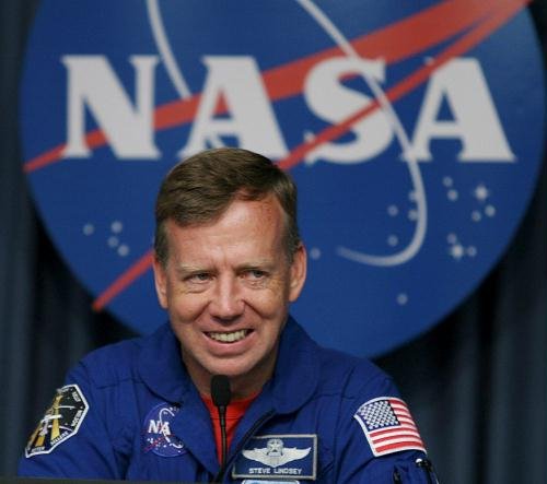 THE SHUTTLE DISCOVERY CREW COMMANDER LINDSEY AT KENNEDY SPACE CENTER ...