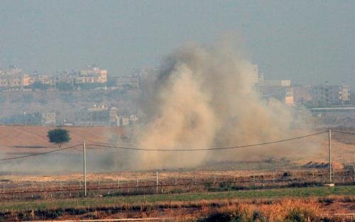 ISRAELI SJHELL EXPLODES ALONG GAZA STRIP NORTHERN BORDER NEAR MEFALSIM ...