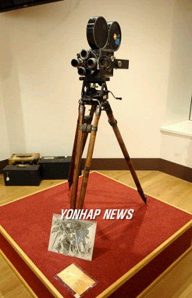 BRITAIN CHRISTIE'S AUCTION BELL & HOWELL 2709 CAMERA : 네이트 뉴스