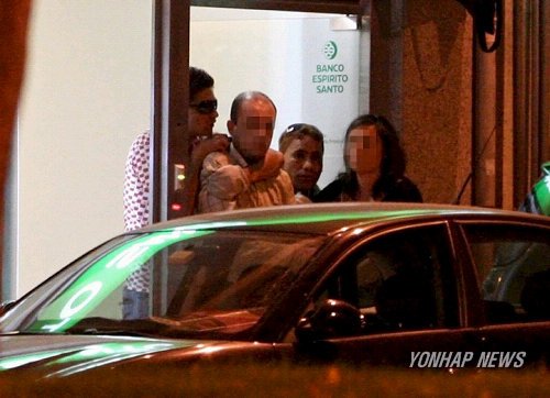 PORTUGAL HOSTAGES IN BANK ROBBERY : 네이트 뉴스