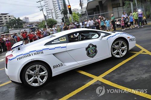 PANAMA NATIONAL POLICE SHOWS ONE OF THE DAVID MURCIA GUZMAN CARS : 네이트 뉴스