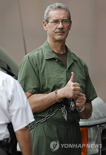 FILE USA ALLEN STANFORD SENTENCED TO 110 YEAR : 네이트 뉴스