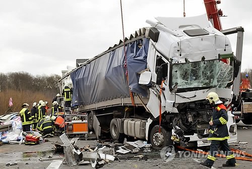 GERMANY LORRY ACCIDENT : 네이트 뉴스