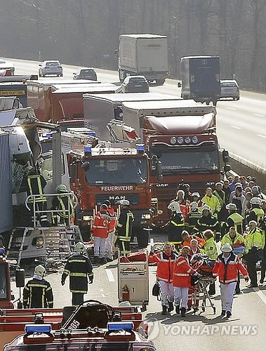 GERMANY LORRY ACCIDENT : 네이트 뉴스
