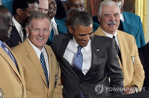 USA OBAMA NFL FOOTBALL MIAMI DOLPHINS : 네이트 뉴스