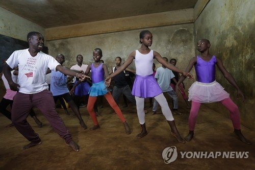 KENYA BALLET DANCE IN KIBERA SLUM : 네이트 뉴스