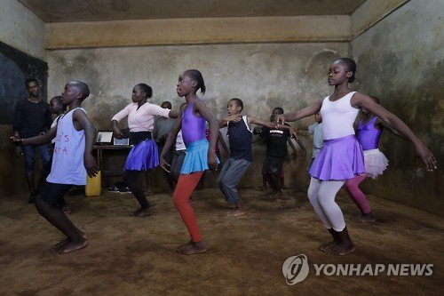 KENYA BALLET DANCE IN KIBERA SLUM : 네이트 뉴스