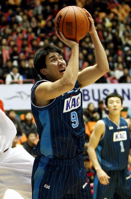 '임재현 3점슛 6방' KCC, KT 꺾고 4강 PO 기선제압 : 네이트 스포츠