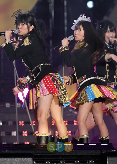 [포토]AKB48 `일본 스타일 엉덩이 춤` : 네이트 연예