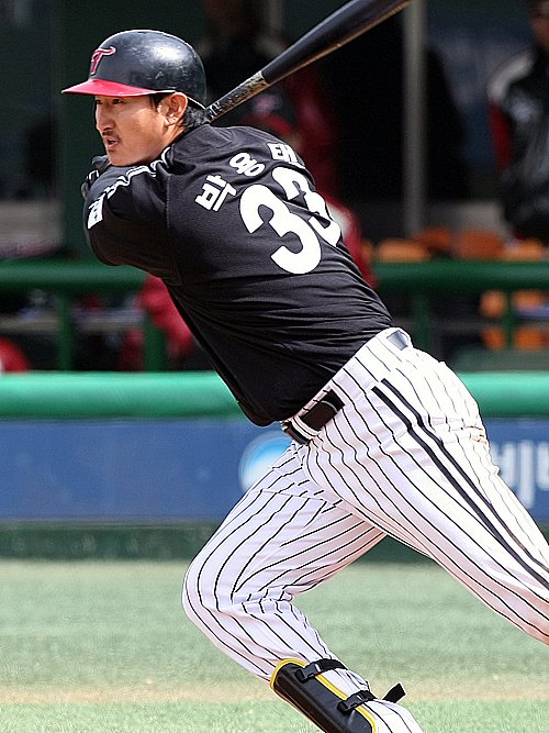 LG 박용택, KBO 선정 '4월 MVP' : 네이트 스포츠