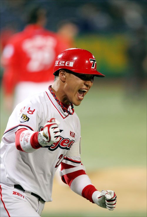 `김상현 연타석포` KIA, SK잡고 연패 탈출 : 네이트 스포츠